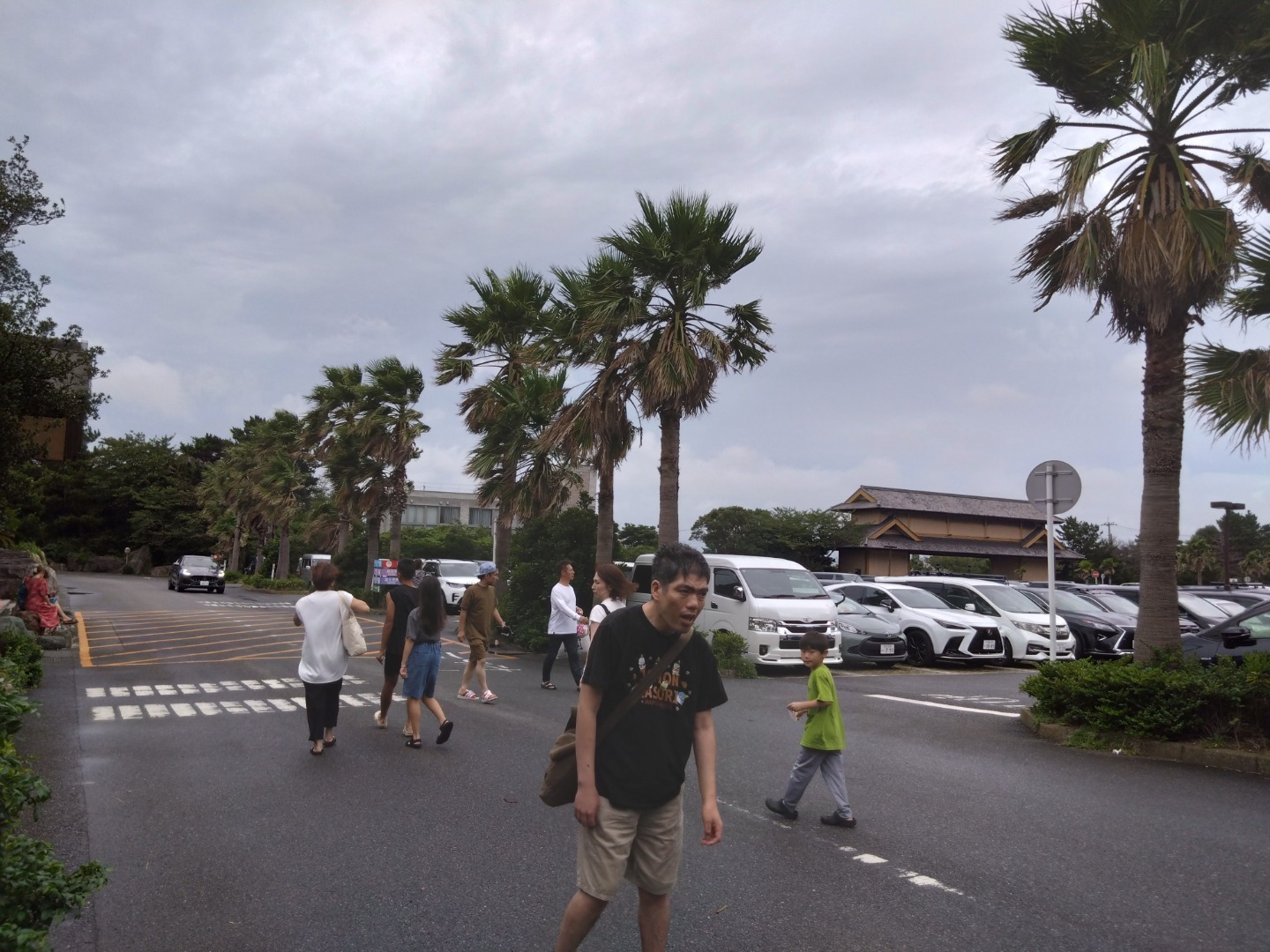 お盆休みやっぱ混んでるよね〜(⁠•⁠ ⁠ ⁠ ⁠•⁠;⁠): たのまる